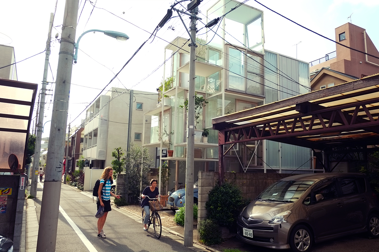 Sneak peek at a skinny, multilevel & transparent Tokyo house ...