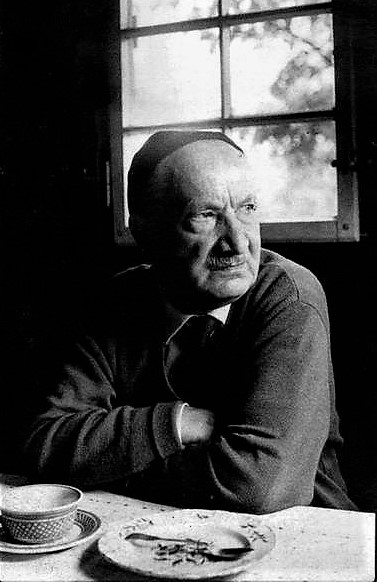 Por qué habitar es, a la vez, construir y pensar (Heidegger ...