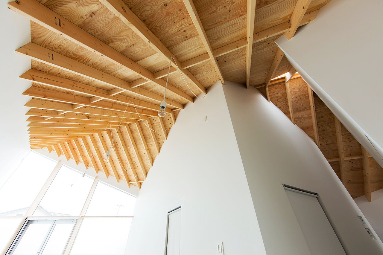 Gem-shaped homestudio for couple & kid maximizes space/light ...