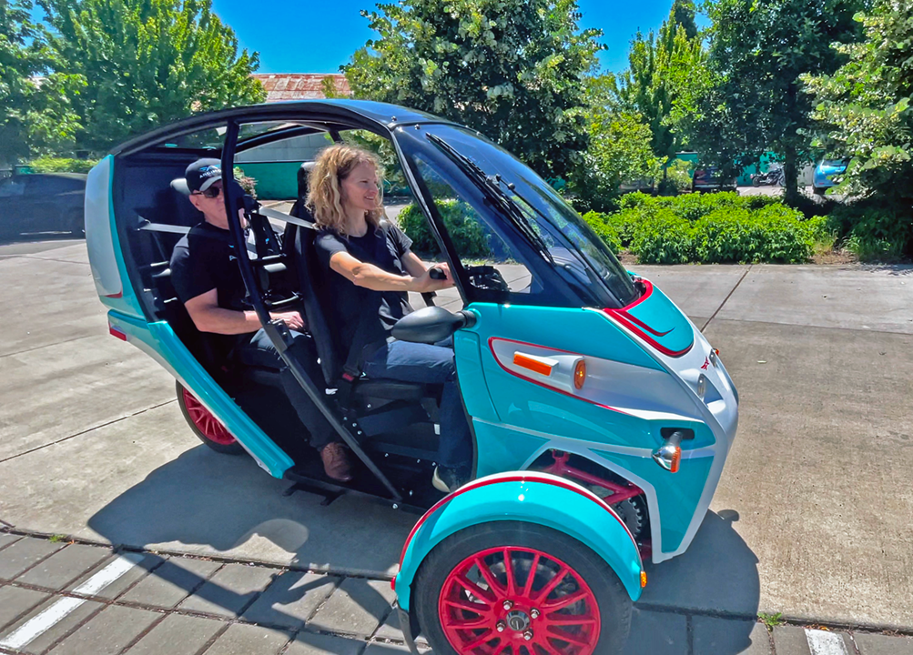 Arcimoto 3-wheel EV commuter blends bikes’ fun + cars’ safety ...