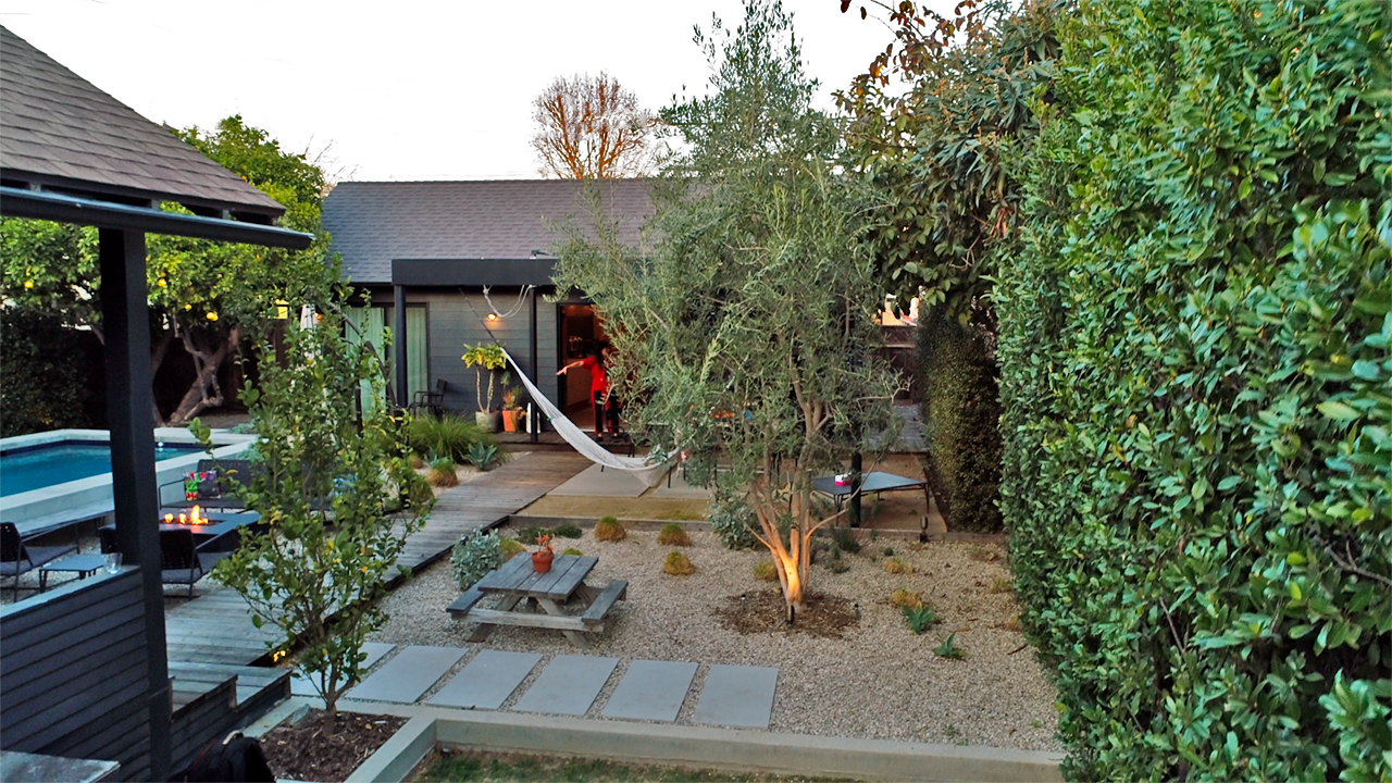 LA family turns unused garage into small home Oasis (before/after ...