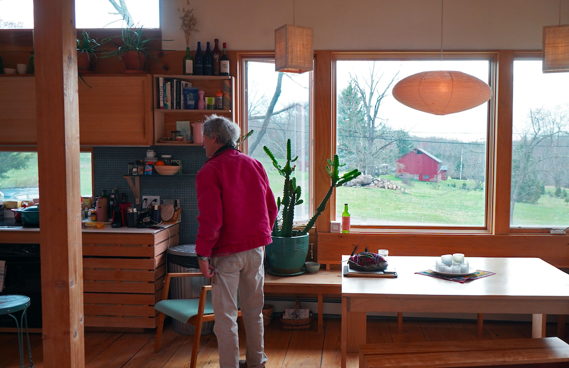 Builds open-plan home by hand with Japanese-inspired carpentry ...