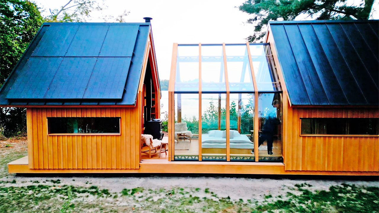 Sliding home enlarges with railed-walls, underfloor bed & tub reveal ...